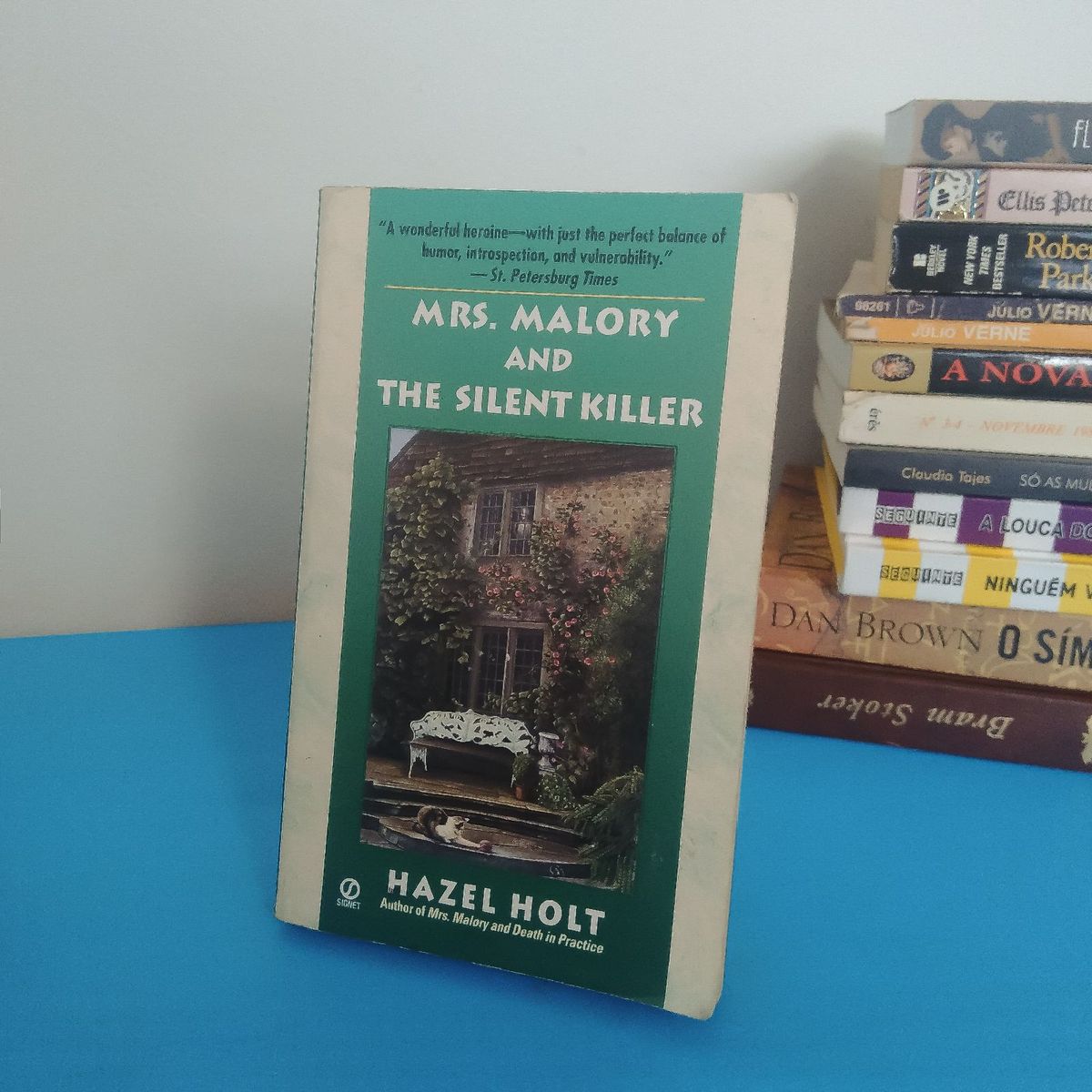 Mrs. Malory And The Silent Killer [em Inglês] | Livro Penguin Usado ...