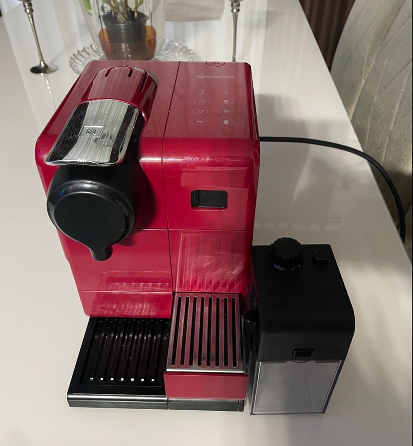 Nespresso Lattissima Touch F511 220v | Móvel de Cozinha Nespresso Usado ...