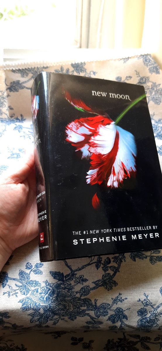 New Moon Stephanie Meyer Capa Dura em Inglês | Livro Little Brown Nunca ...