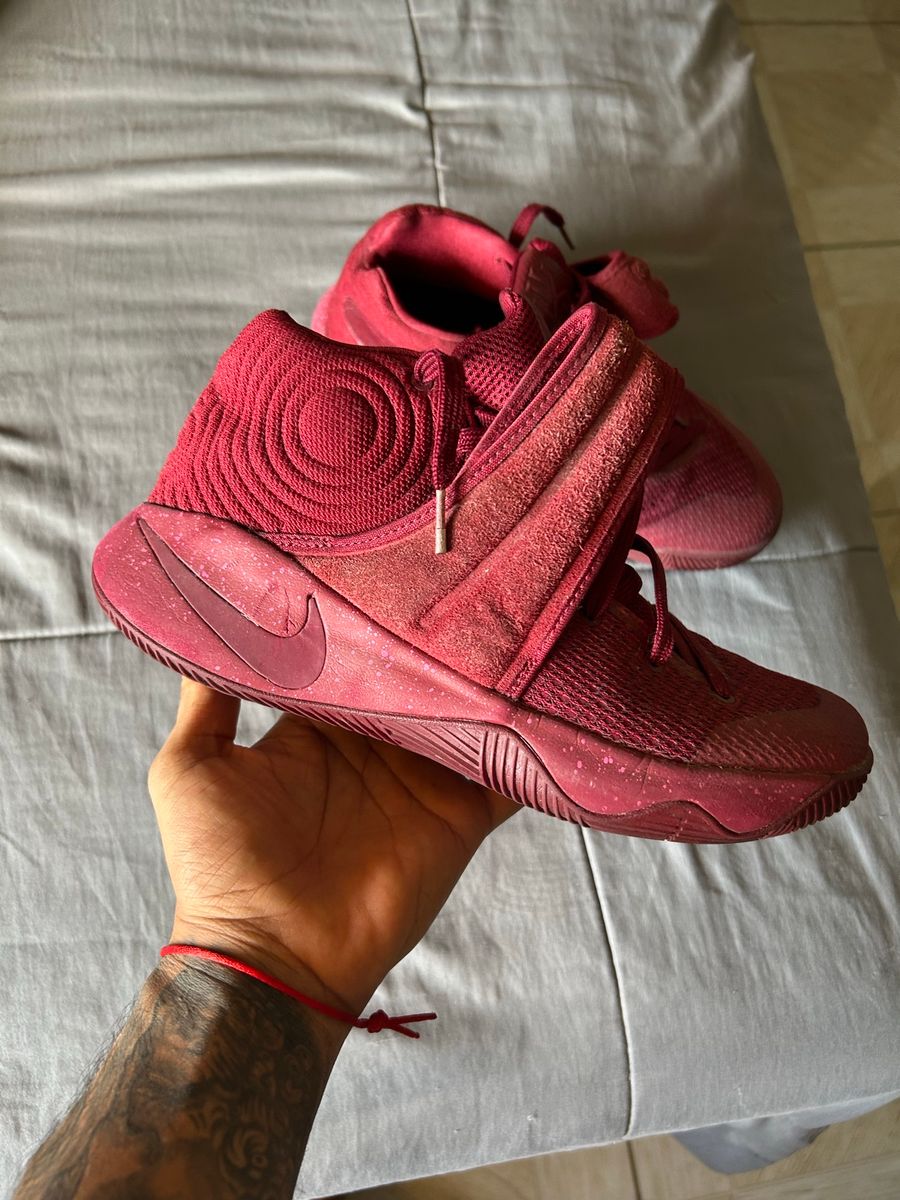 Nike Kyrie 2 Red Velvet | Produto Masculino Nike Usado 123379105 | enjoei