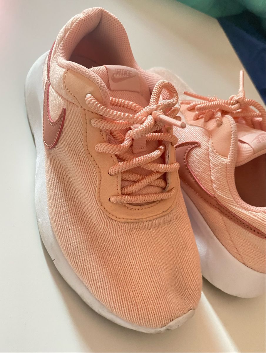 Nike Rosa com Pequenos Brilhos | Tênis Feminino Nike Usado 73201638 ...