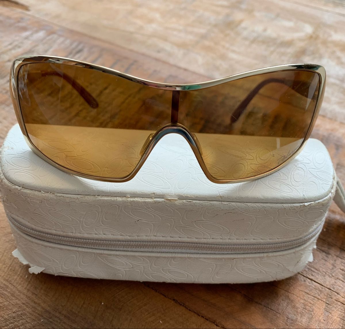 Óculo de Sol Oakley Remedy 130 Polarizado Dourado | Óculos Feminino ...