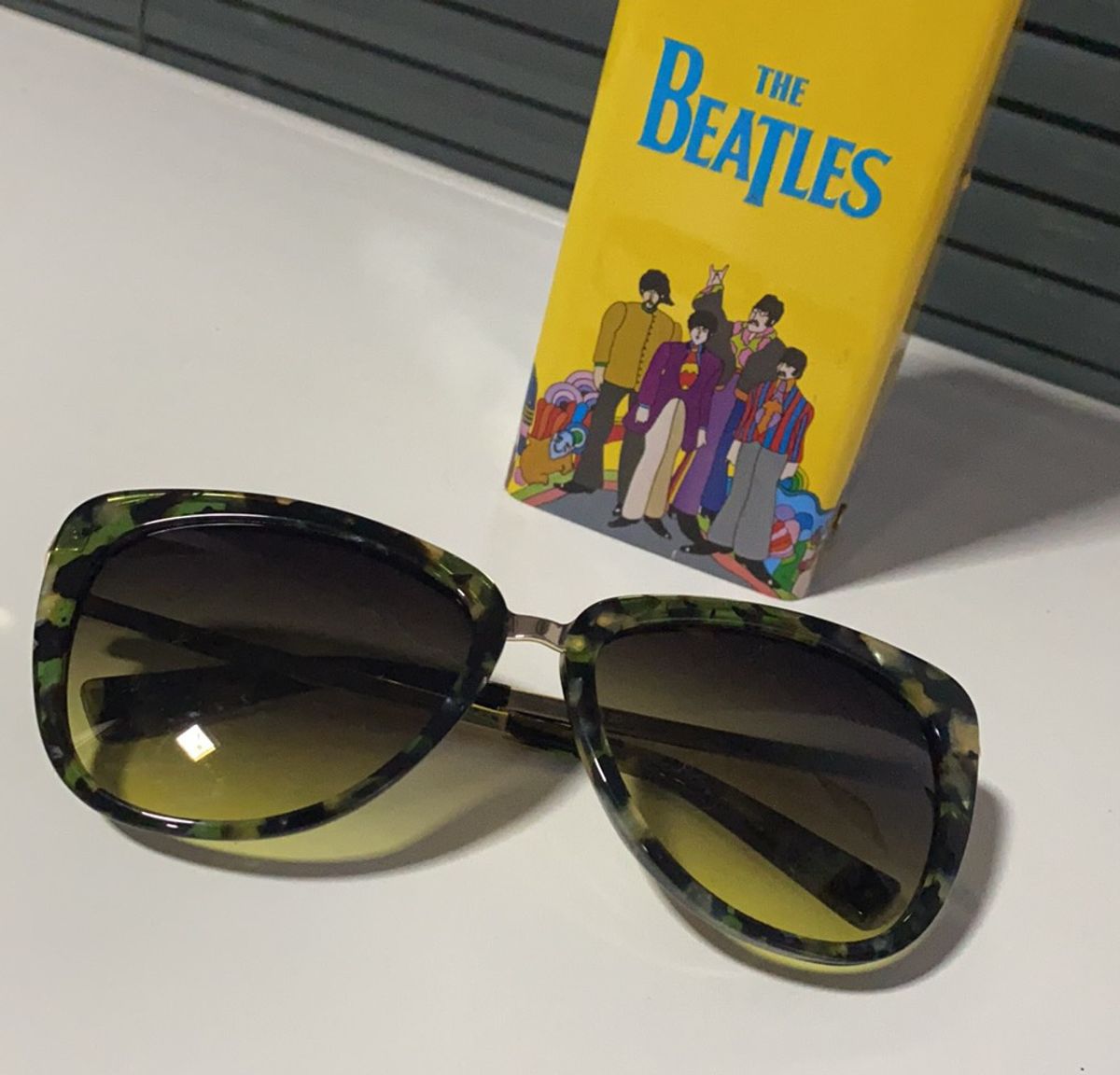 Óculos de Sol Chilli Beans - The Beatles | Óculos Feminino Chilli Beans Usado 72216174 | enjoei