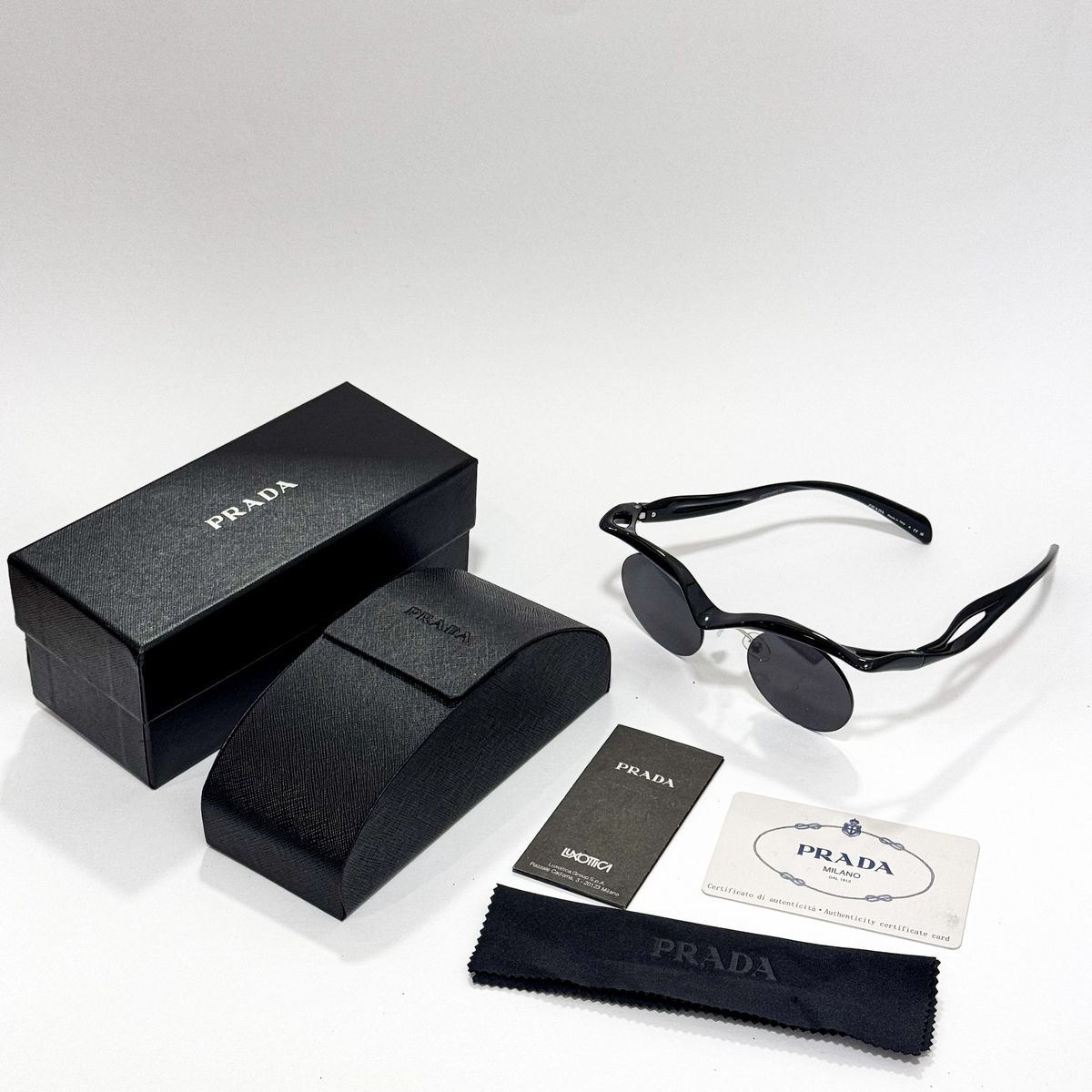 Óculos de Sol Prada Morph Symbole Black Preto Pr A24s 1ab5s0 43 Redondo ...