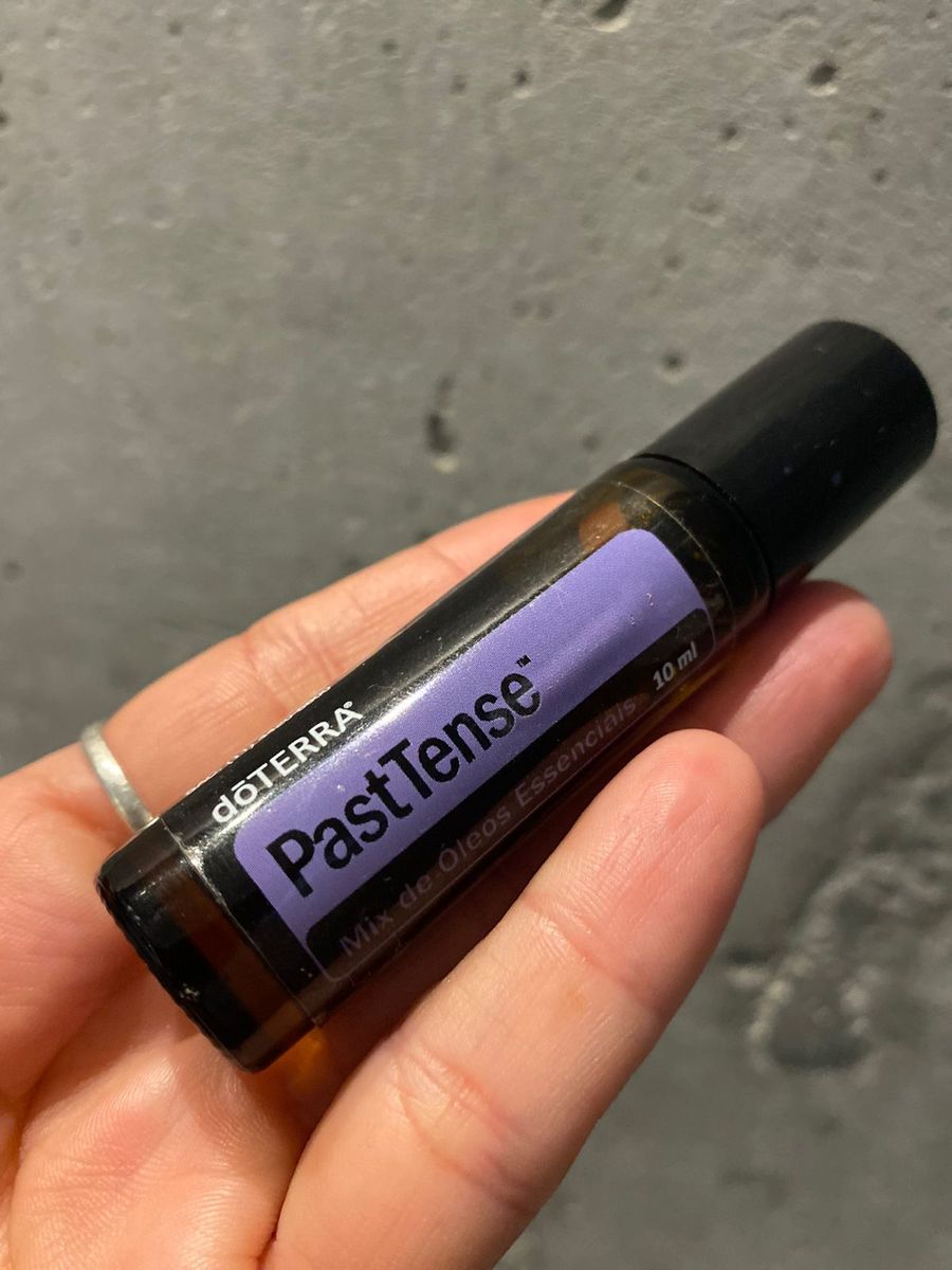 Óleo Essencial Past Tense | Cosmético Feminino Do Terra Usado 79884447 ...