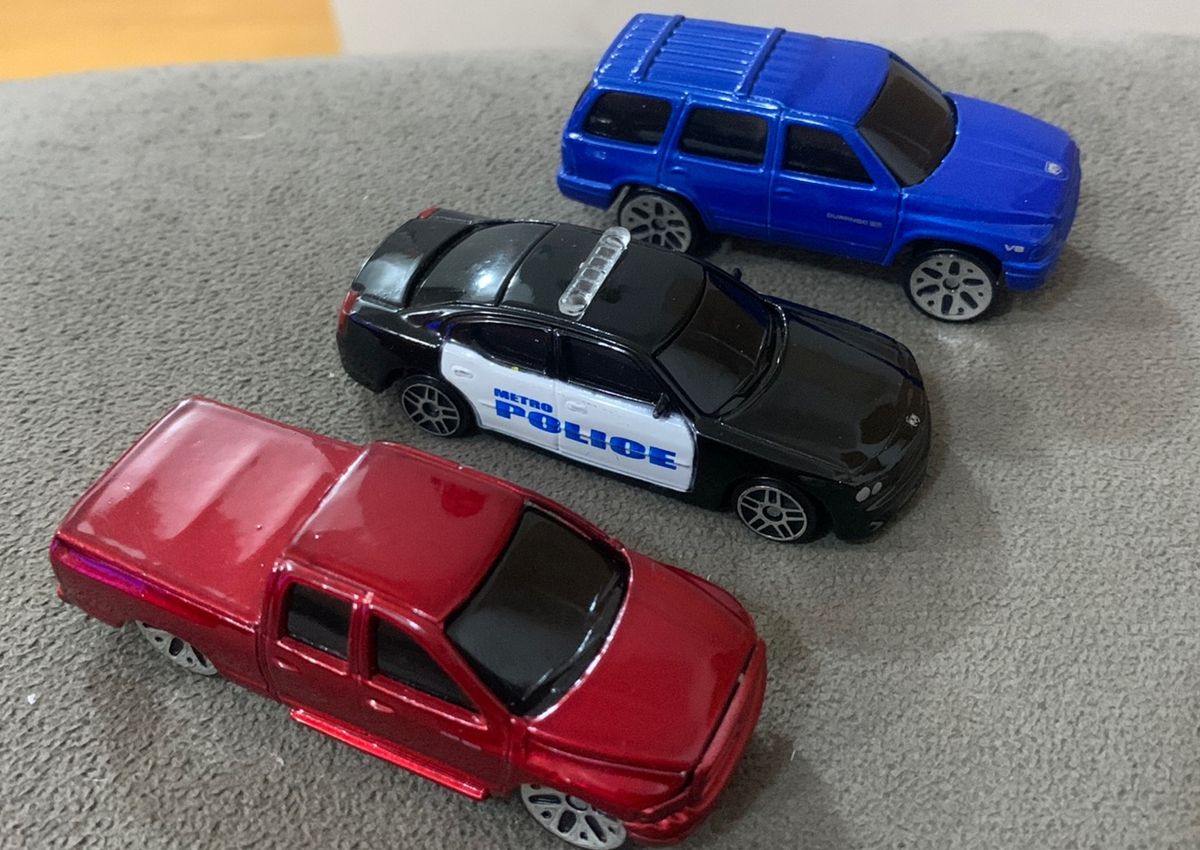 Pack Maisto Dodge - Contém Dodge Run Quad Cab - Dodge Charger Metrô ...