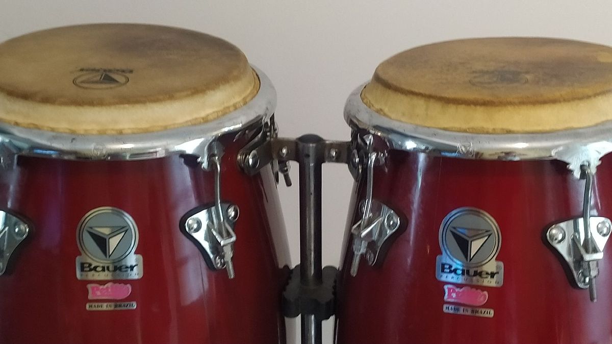 Par de Tumbadoras ( Conga e Quito) Bauer, com Capa e Suporte | Item de Música Bauer Usado ...