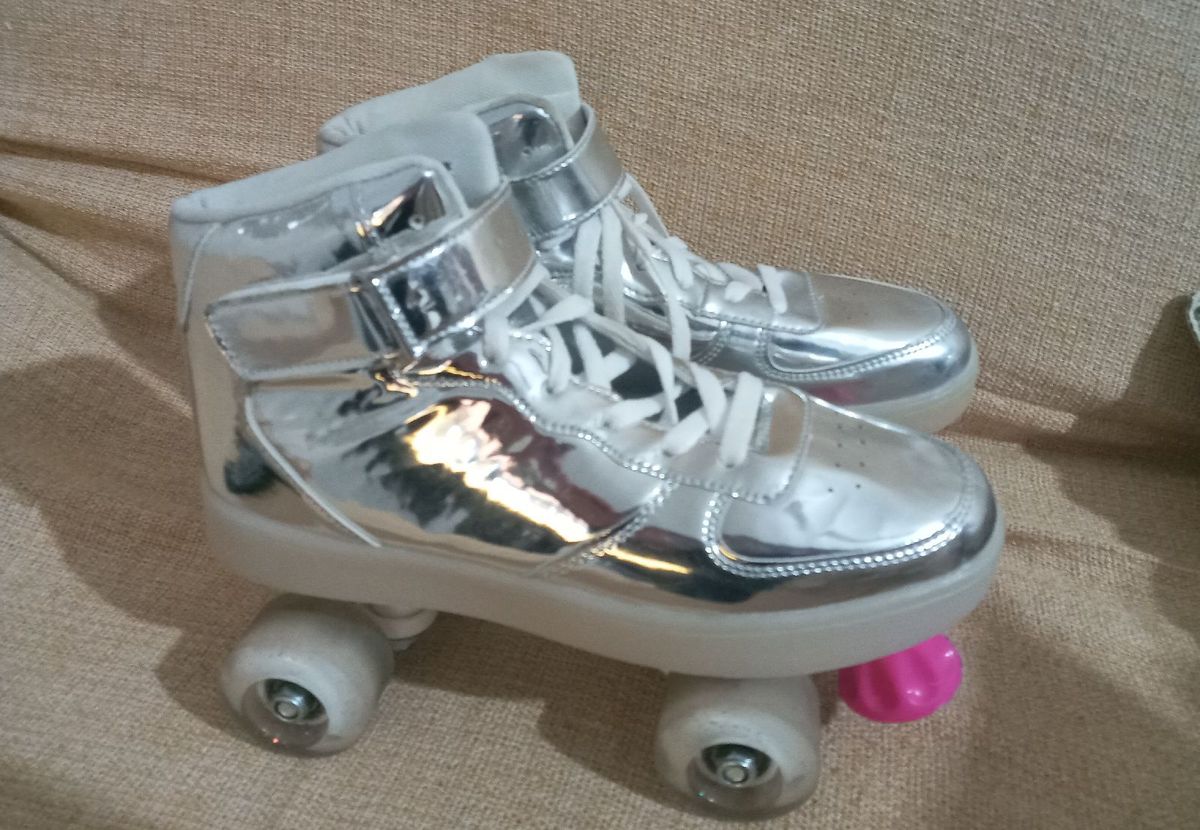 Patins com Led Nas Rodas | Moda Esportiva Feminina Brink+ Usado ...