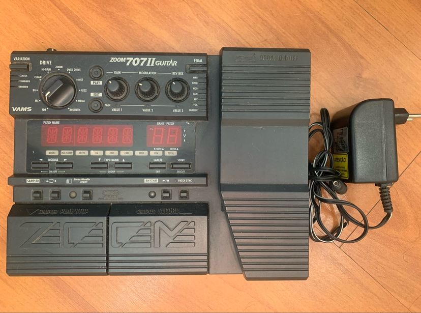 Pedaleira Zoom 707 Ll + Fonte | Item de Música Zoom Usado 54118620 | enjoei