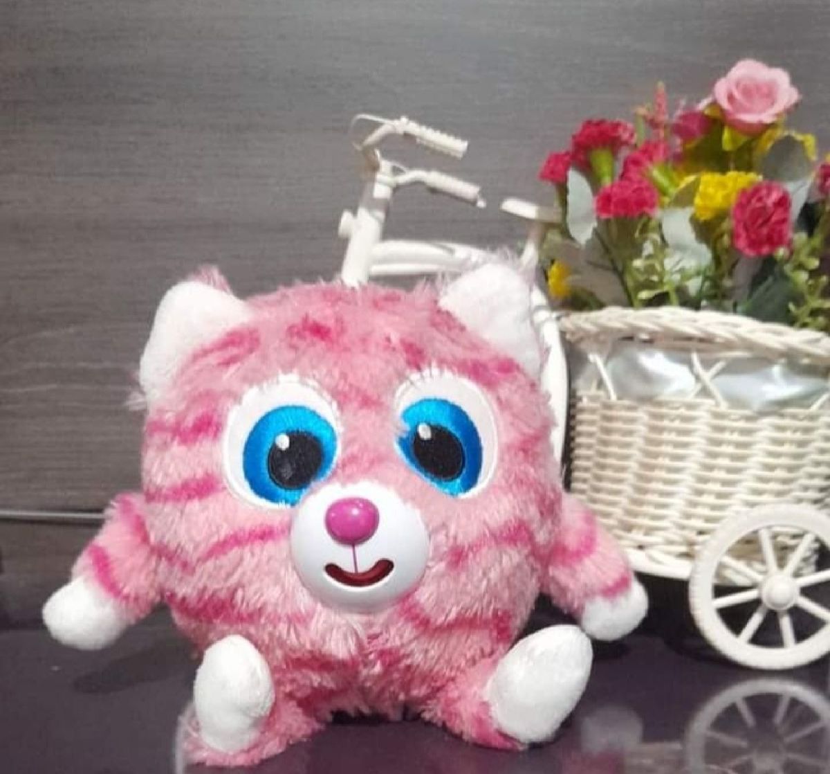 Pelúcia Zigamazoo Gato Rosa Listrado da Dtc Emite Som e Mostra Lingua ...
