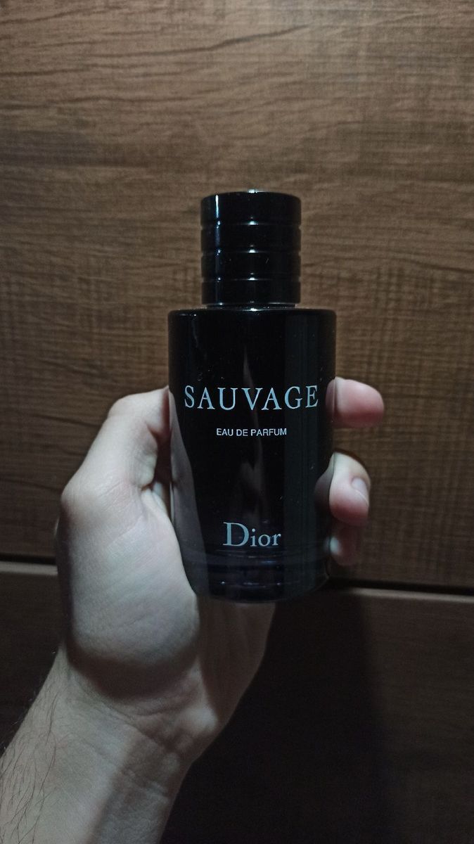 Perfume Sauvage Dior. Perfume Fresco, com Seu Toque Intenso e Suave ...
