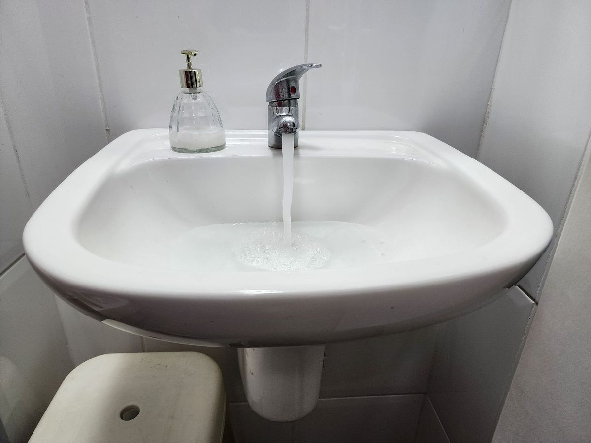 Pia Deca com Torneira Monocomando e Coluna | Móvel p/ Casa Deca Usado ...