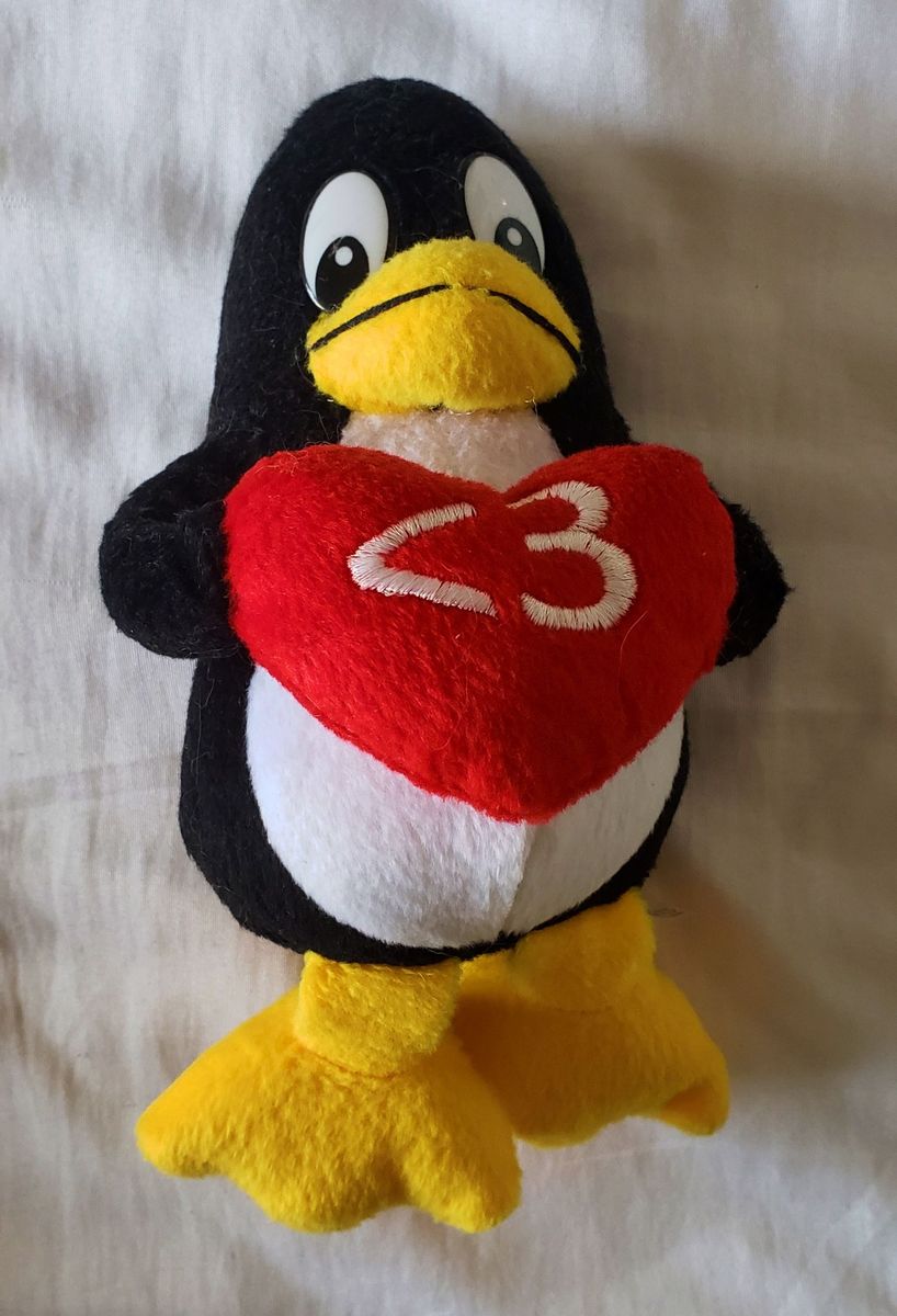 Pinguim Linux Coração | Pelúcia Linux Mall Usado 37997525 | enjoei