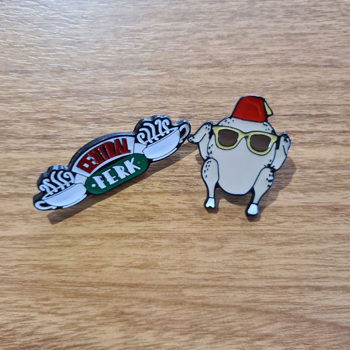 Pins Friends | Produto Masculino Usado 61512047 | enjoei