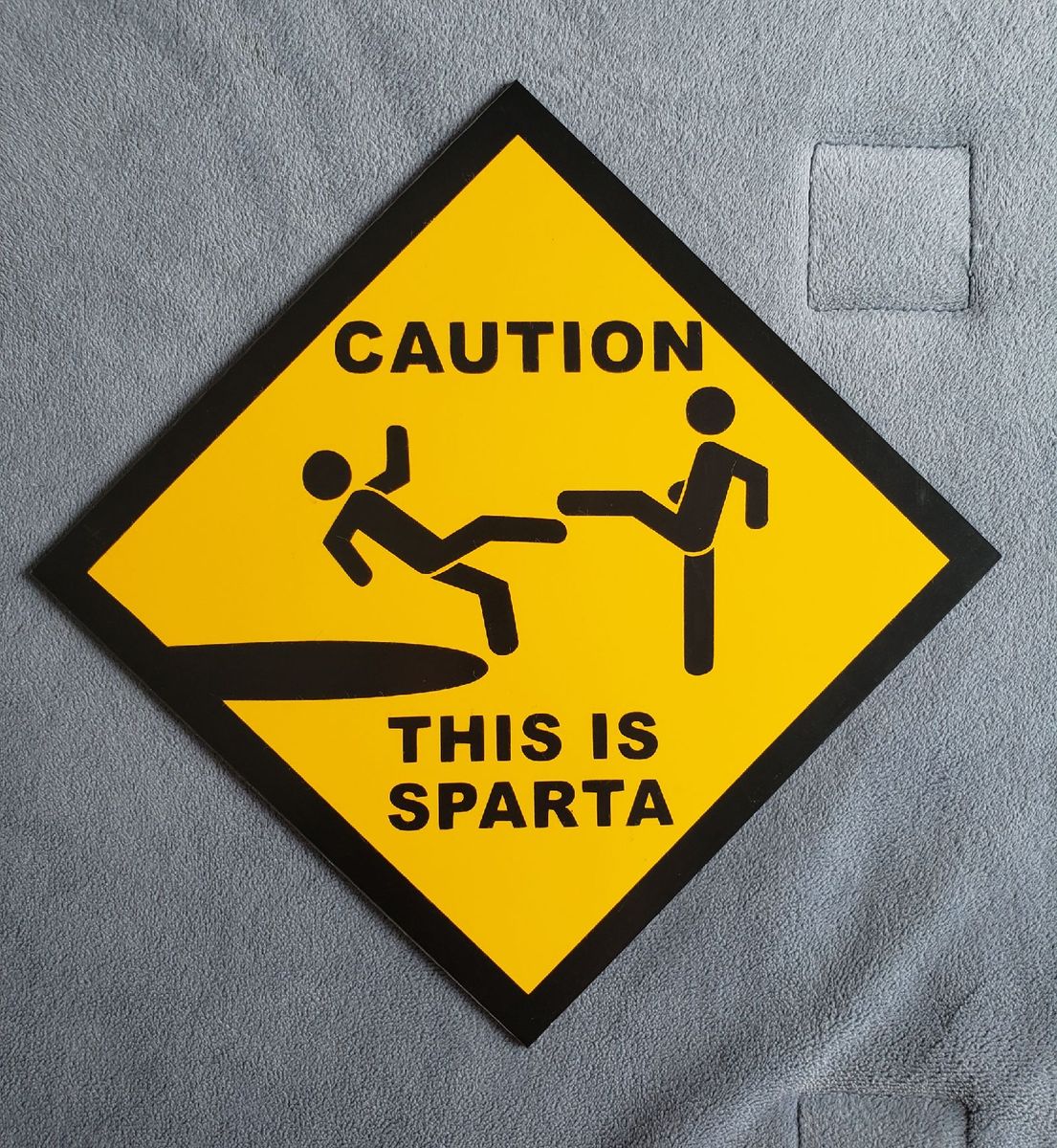 Placa Caution This Is Sparta | Item de Decoração Usado 64742492 | enjoei