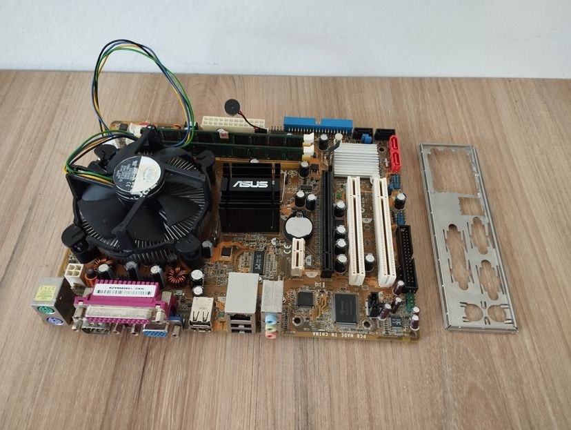 Placa Mãe Desktop Intel Lga775 Ddr2 Asus P5gc-mx | Computador Desktop Usado 93484940 | enjoei