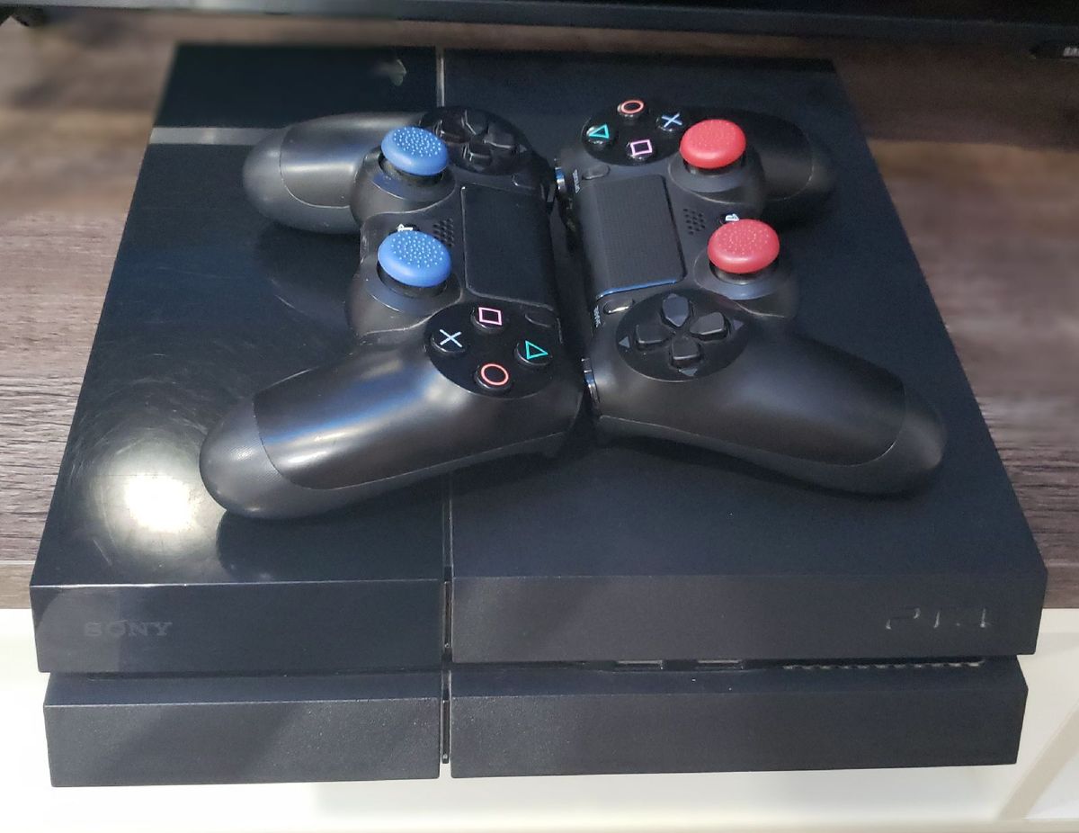 Playstation Ps 4 + 2 Controles + Jogos Originais | Console de Videogame ...