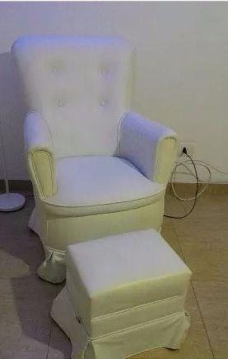 Poltrona de Amamentação Branca com Puff | Item Infantil Usado 19177525 ...