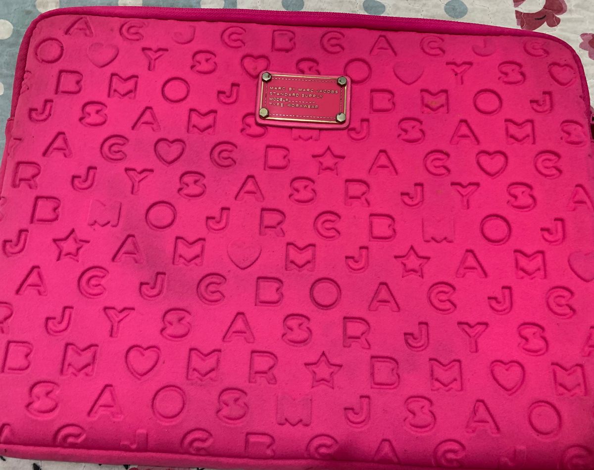 Porta Notebook Marc Jacobs Rosa | Carteira Feminina Marc Jacobs Usado ...