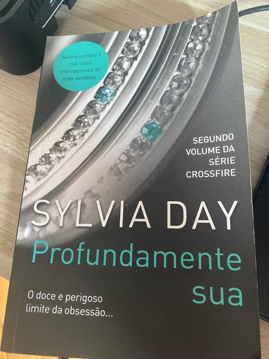 Profundamente Sua - Trilogia Crossfire - Volume 2 | Livro Usado 66286553 | enjoei