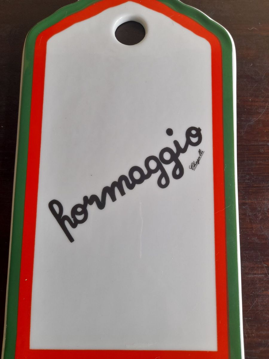 Queijo Servido com Estilo! | Móvel de Cozinha Studio Rachel Usado ...