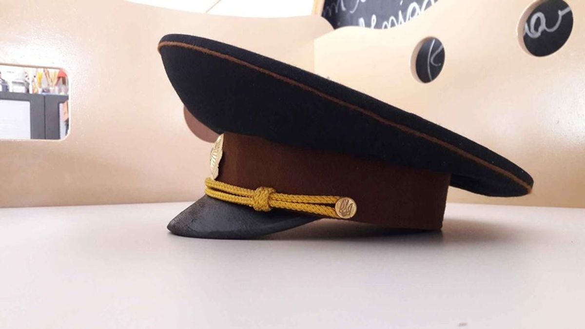 Quepe Militar | Produto Vintage e Retro Usado 41566957 | enjoei