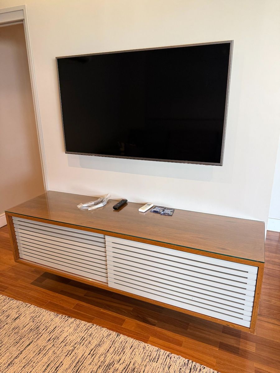 Rack para Televisao em Madeira e Porta de Correr | Rack Usado 129833143 ...