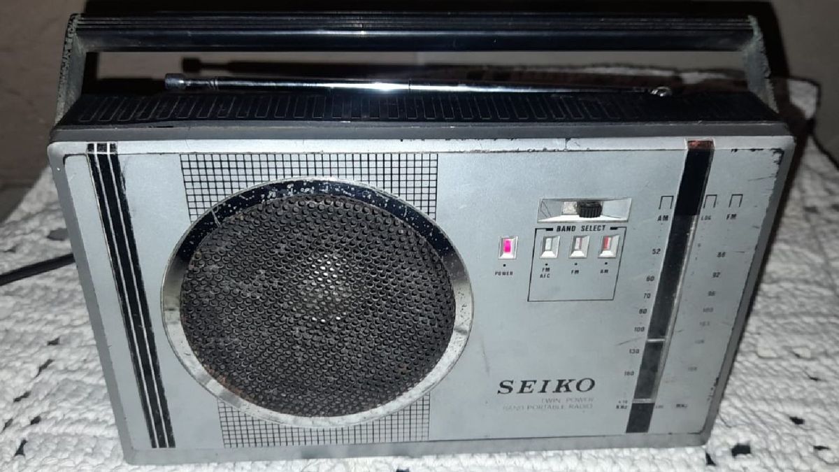 Radio Antigo 2 Faixas. Rádio Am e Fm Marca Seiko. Muito Bonito. Rádio a ...