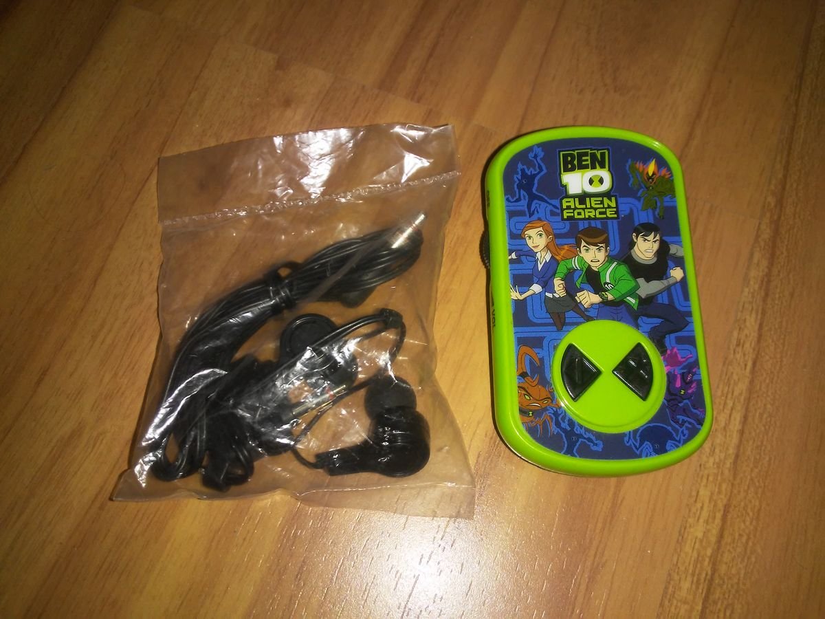 Rádio Fm Portátil com Lanterna Ben 10 Funcionando Perfeito Baterias e ...