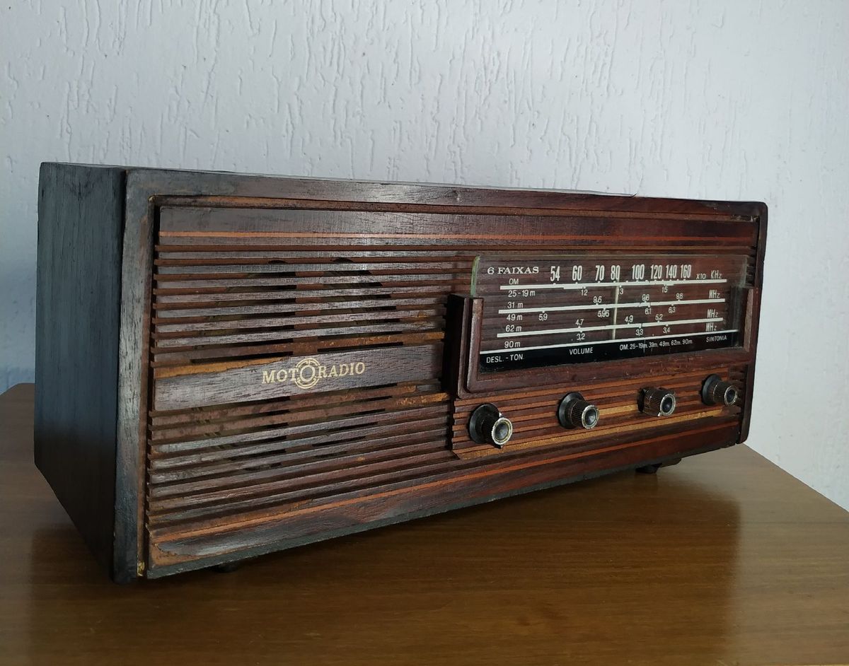 Rádio Motoradio Antigo de Madeira Funciona | Móvel de Antiquário ...