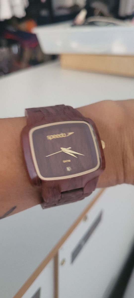 Relogio Analógico Marca Speedo Super Leve com Textura Que Imita Madeira ...