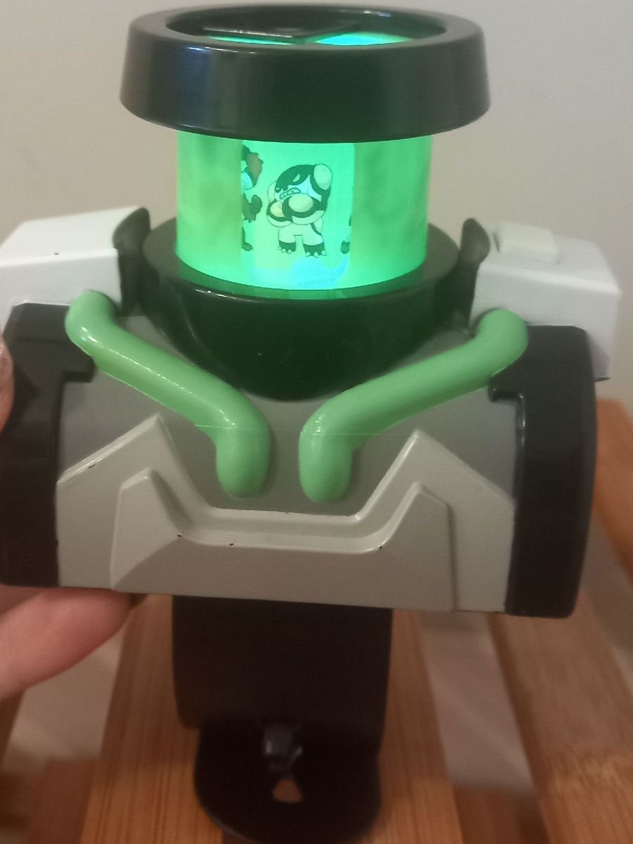 Relogio Luminoso Ben 10 Omnitrix Omni-scope com Luz e Som. Pouco Uso ...