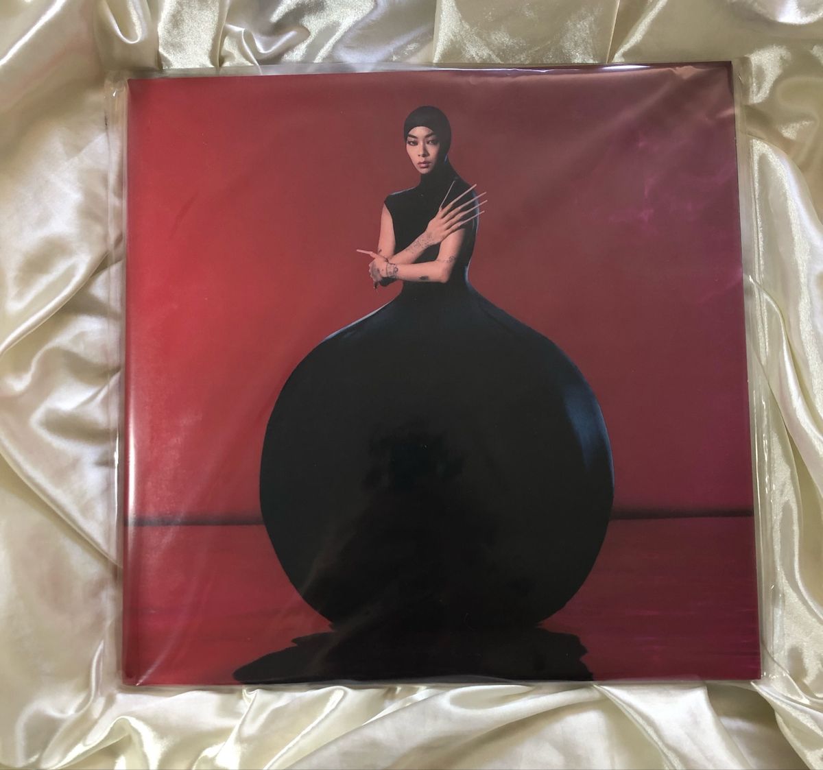 Rina Sawayama - Hold The Girl [vinil - Lp - Apple Red] | Item de Música ...
