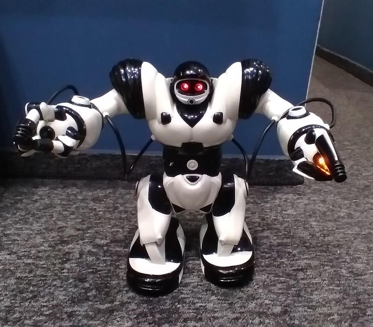 Robô Inteligente Tt313 | Brinquedo Roboactor Usado 76958398 | enjoei