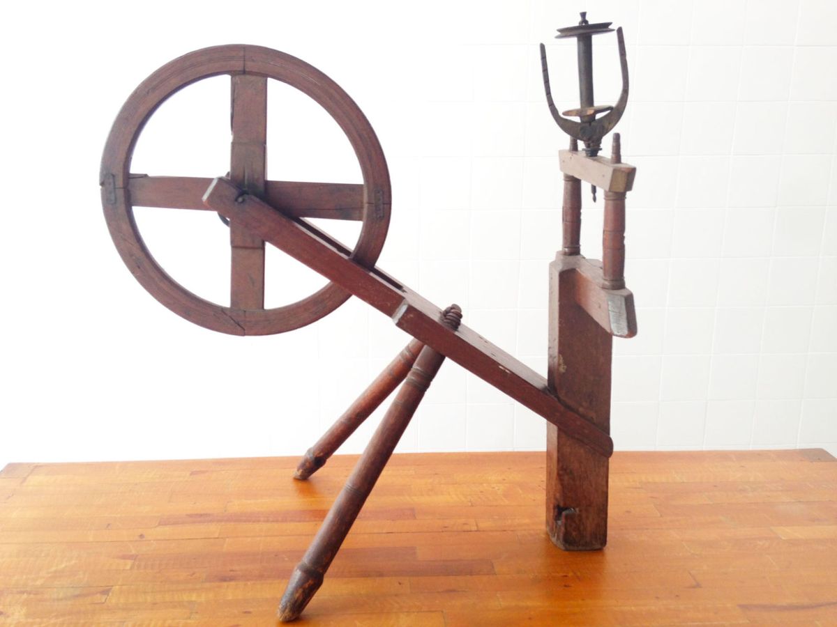 Roca de Fiar | Móvel de Antiquário Usado 21073365 | enjoei