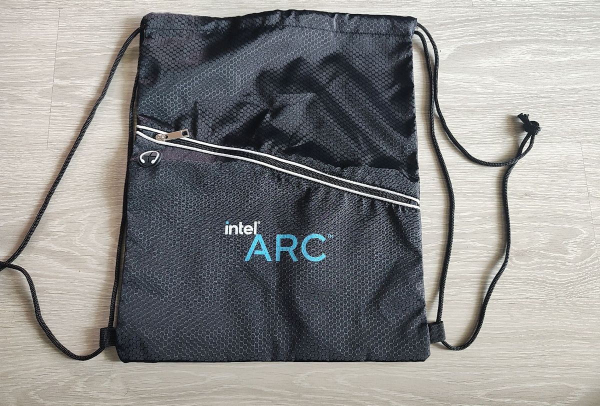 Sacochilq Intel Arc | Mala Nunca Usado 83464103 | enjoei