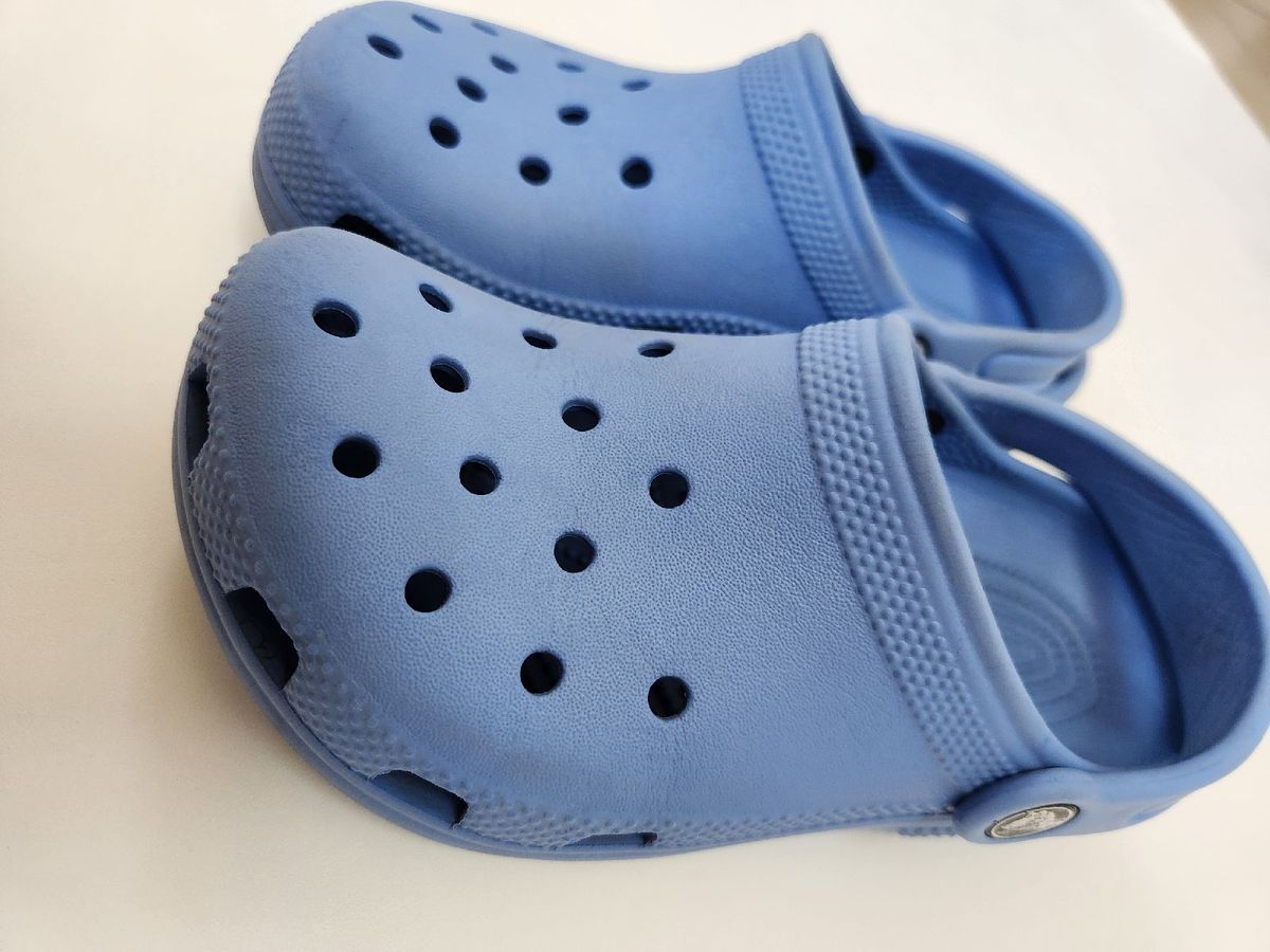 Sandália Crocs Classic Azul Claro Número 32 em Ótimo Estado | Calçado ...
