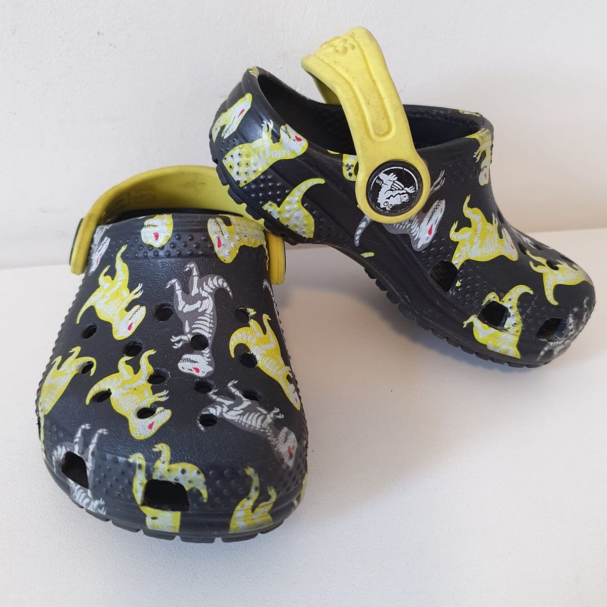 Sandália Crocs Infantil Preto Dinossauro Original - N. 5 | Calçado ...