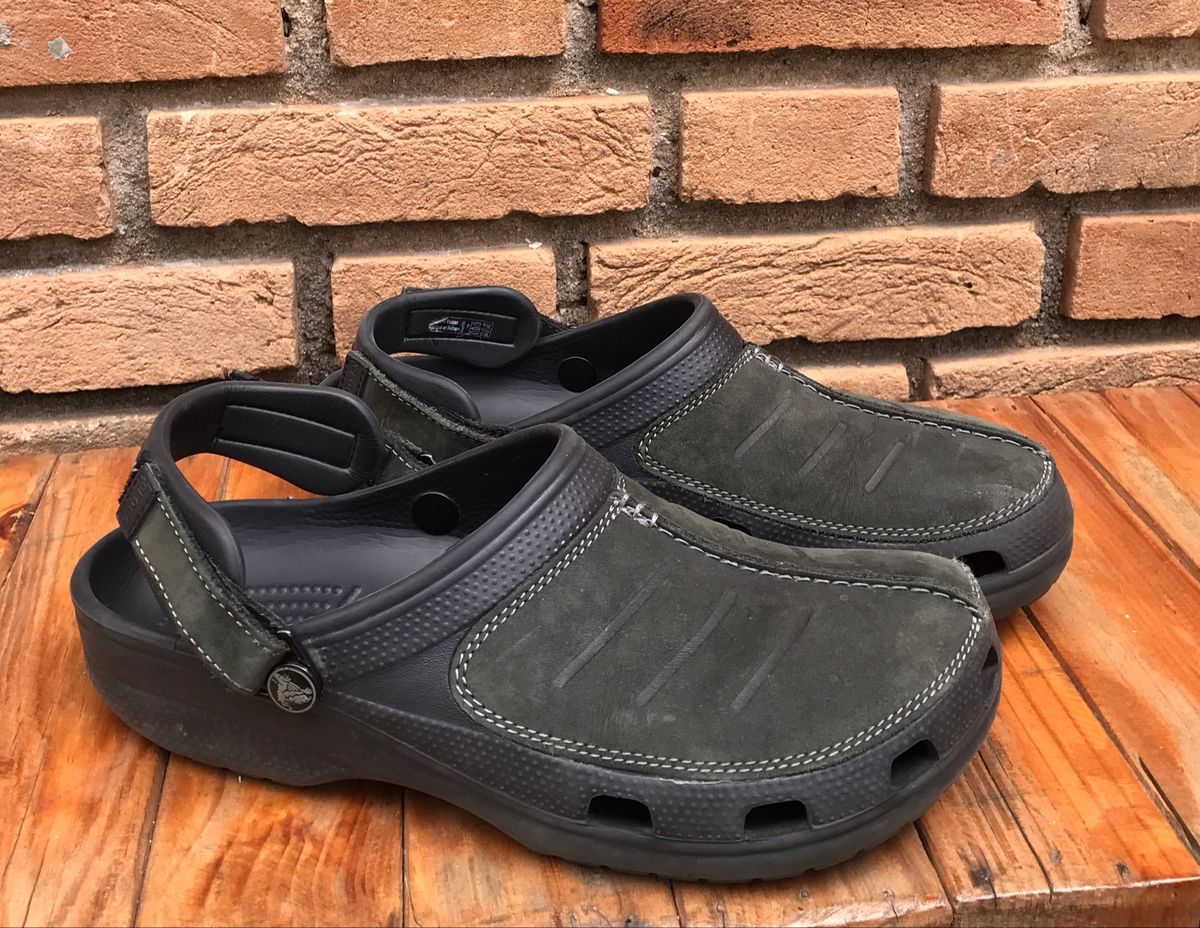 Sandália Crocs Verde Militar com Couro Legítimo | Sandália Masculina ...