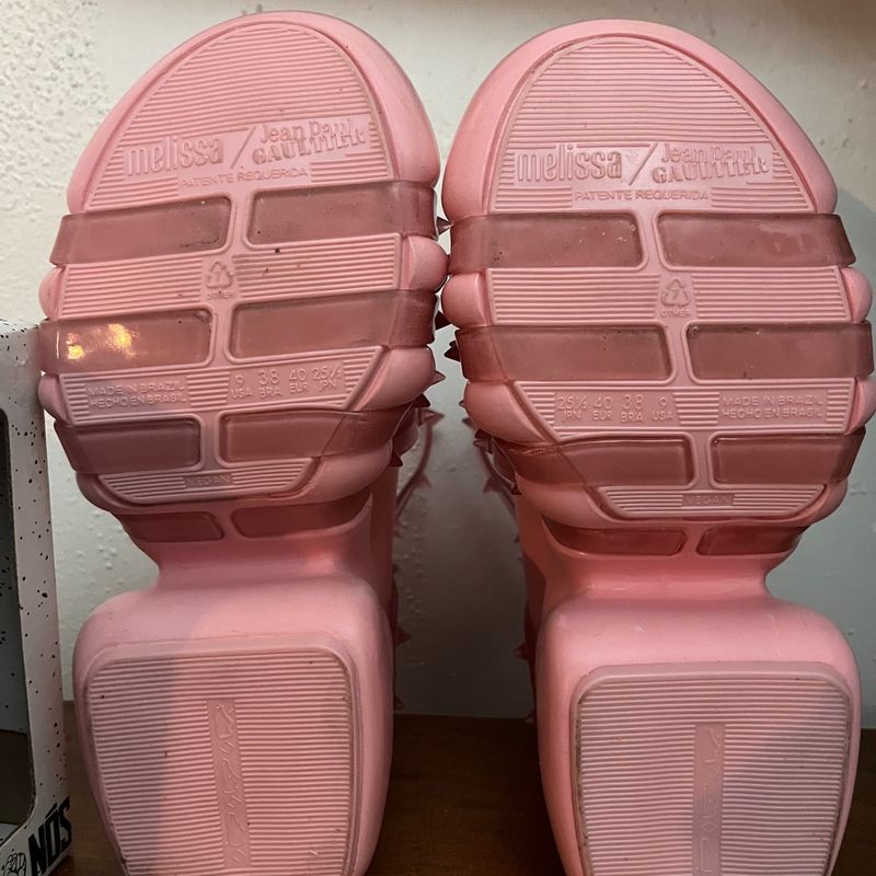 Sandália Plataforma Rosa - Punk Love Pump Melissa + Jean Sandália Plataforma Rosa - Punk Love Pump Melissa + Jean