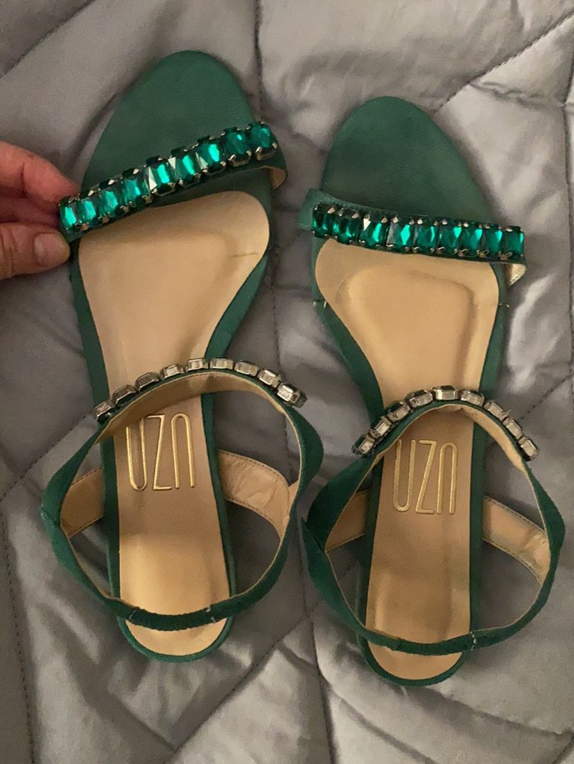 Sandália Rasteira com Pedraria Verde | Sandália Feminina Uza Shoes Usado 70947388 | enjoei