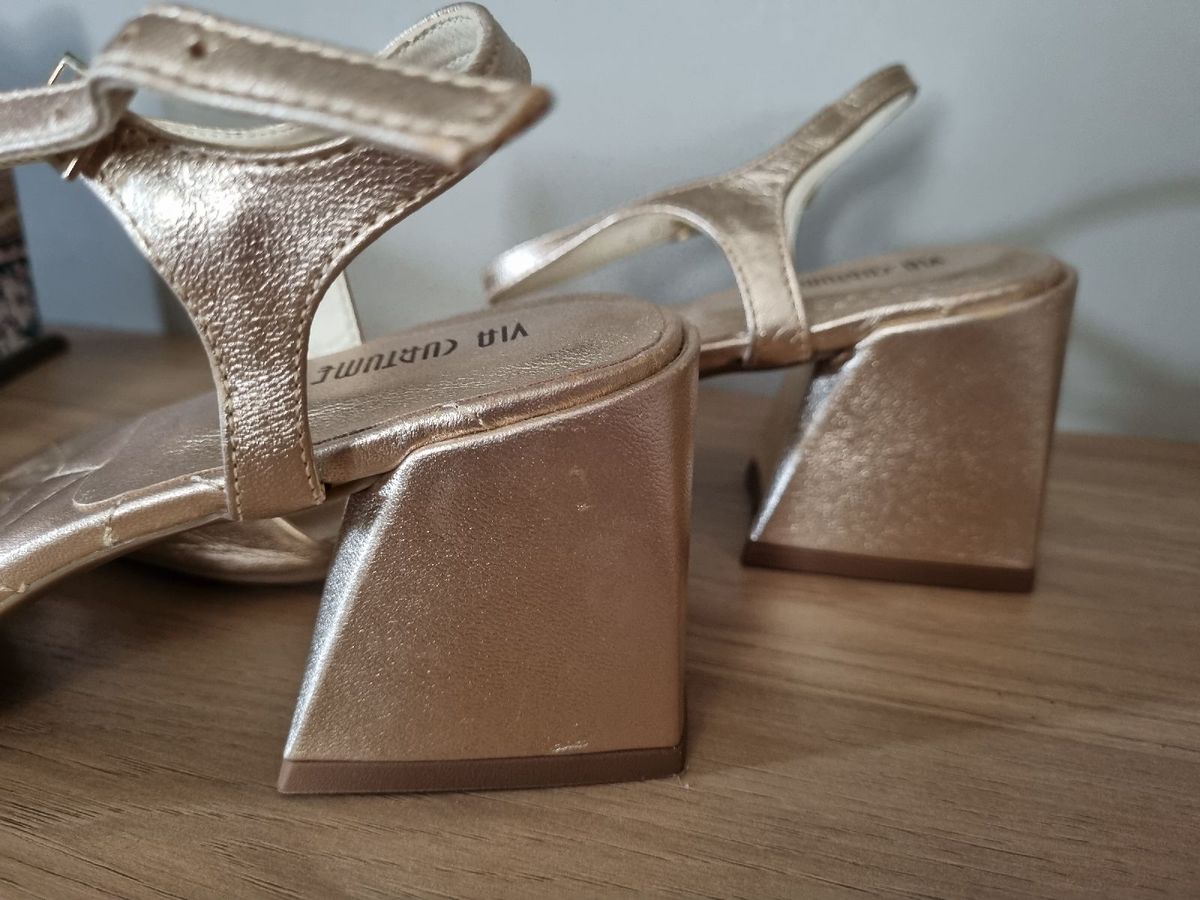 Sandaria Dourada Via Curtume Nunca Usada Número 38 | Sandália Feminina ...