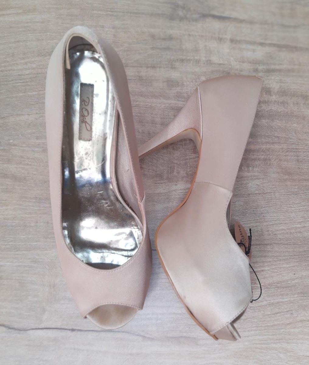 Sapato de Festa Salto Alto Fino Cetim - Marca Roberto Oshiro Brechó ...