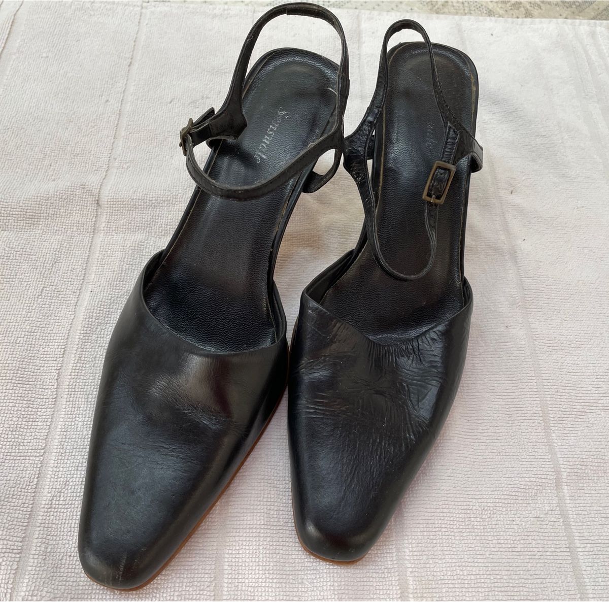 Sapato em Couro Preto, Salto de Madeira | Sapato Feminino Usado ...