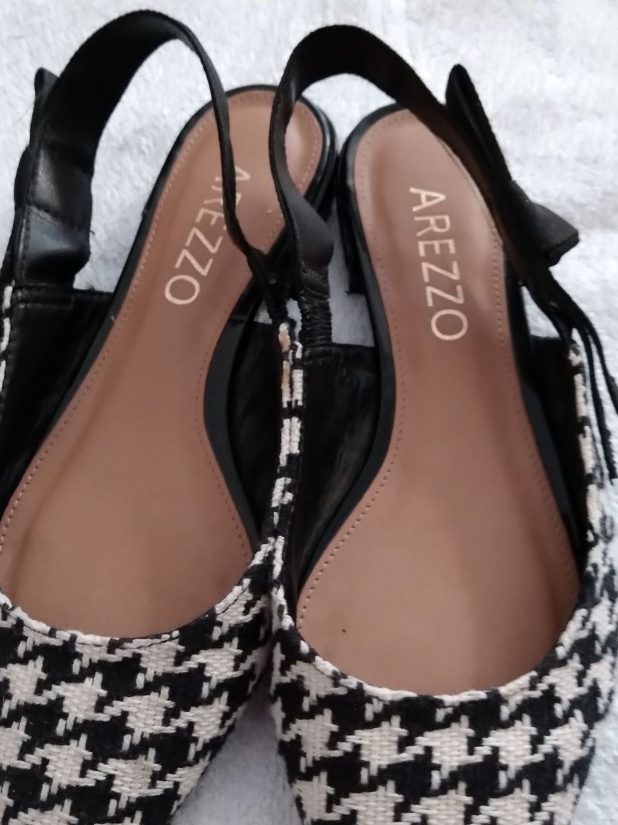 Sapato Preto e Branco da Marca Arezzo 33 | Sapato Feminino Arezzo Usado ...