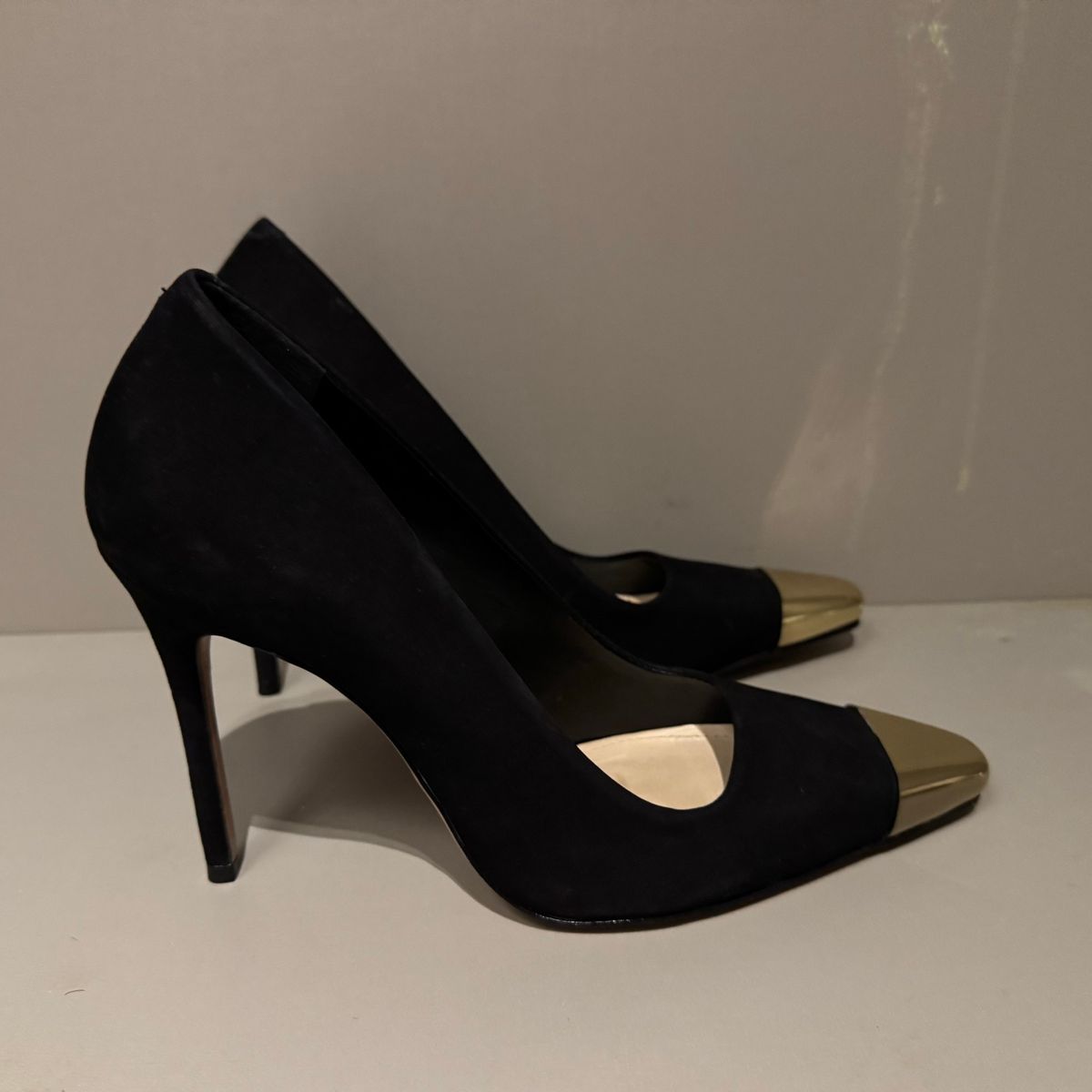 Sapato Scarpin Nobuk Bico Dourado Schutz | Sapato Feminino Schutz Nunca ...