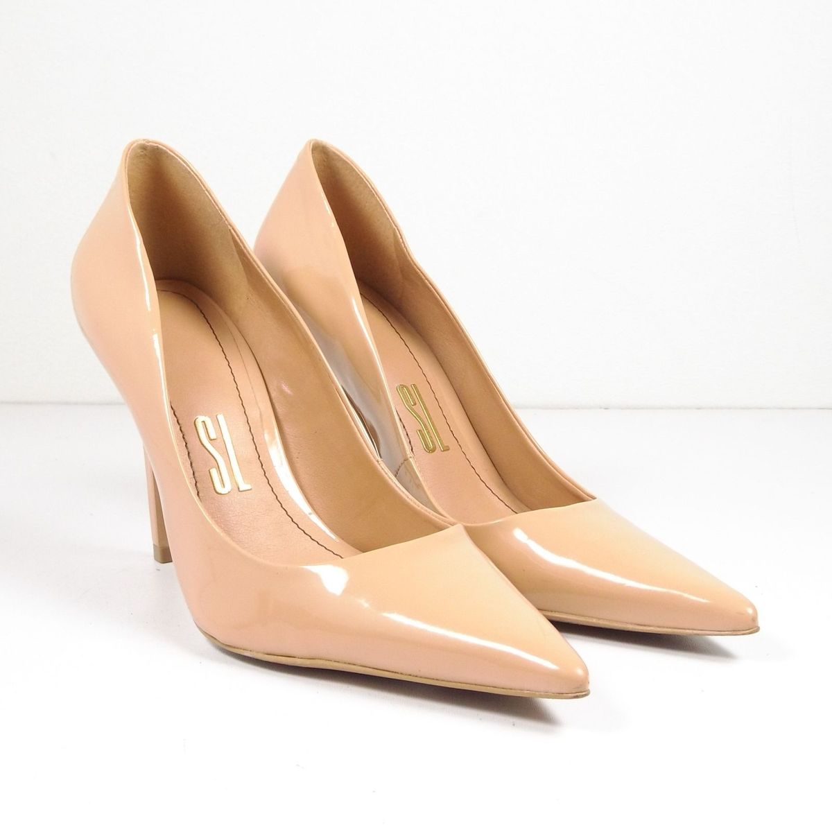 Scarpin Nude em Verniz Santa Lolla | Sandália Feminina Santa Lolla ...