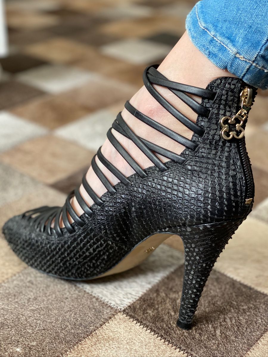 Scarpin Preto em Couro Legítimo Estilo Python | Sandália Feminina Capodarte Usado 39628886 | enjoei