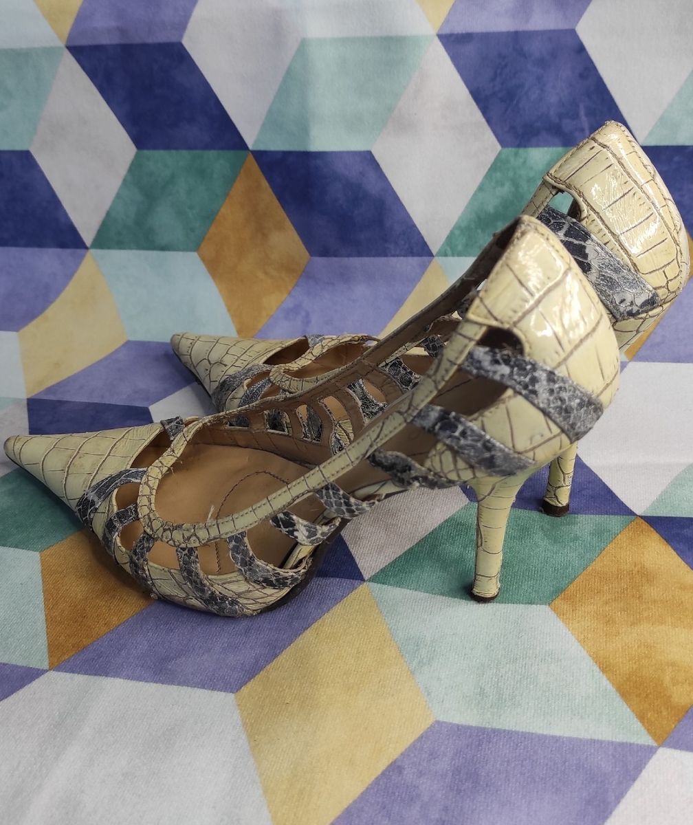 Scarpin Salto Fino, Couro, Estampa Python Marca Claudina. | Sapato ...
