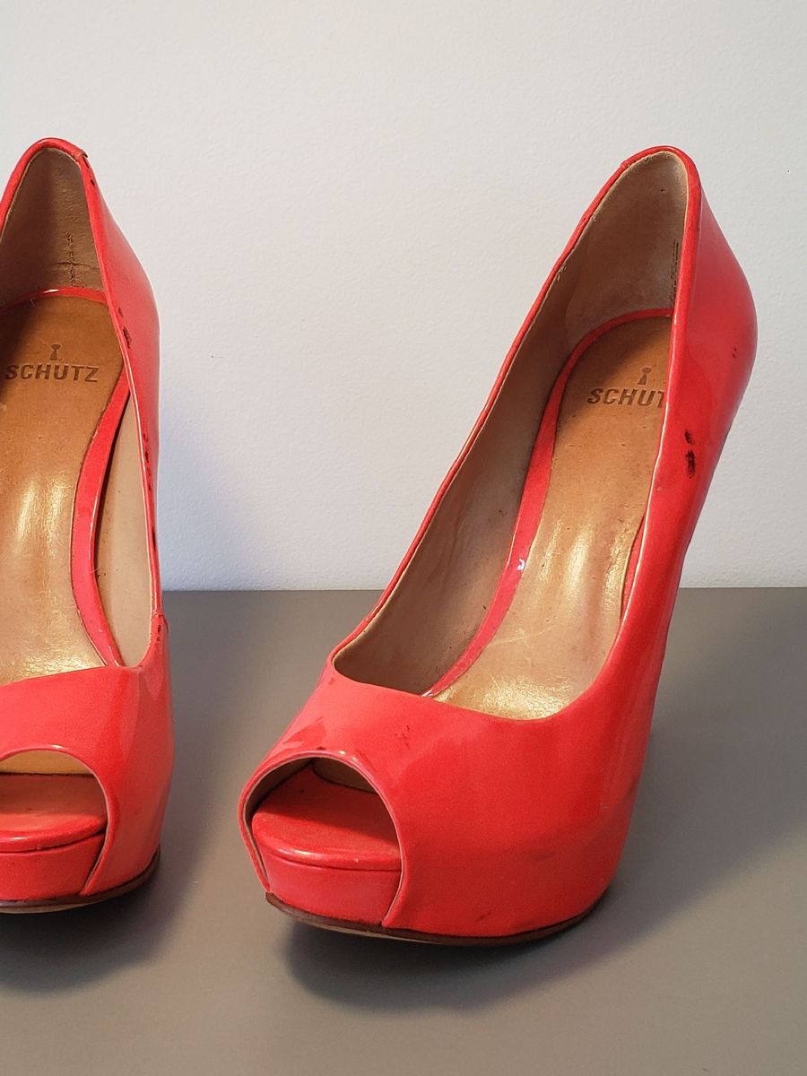 Schutz Meia Pata Verniz Tomate | Sandália Feminina Schutz Usado ...